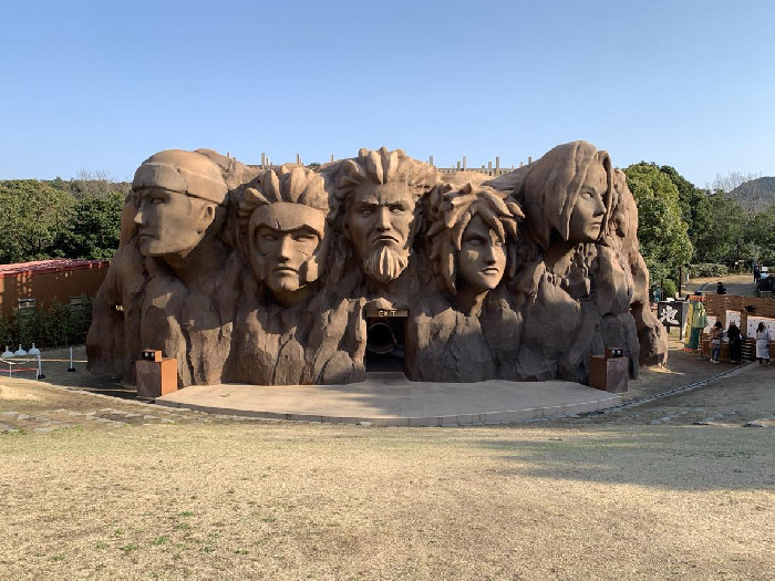 Chloé in Japan - Kobe - Naruto x Boruto Park